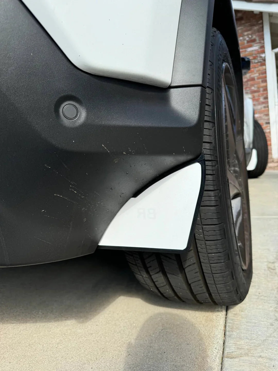 Mudflaps 2.1 with optional color inlay for Fisker Ocean – YURIK Accessories